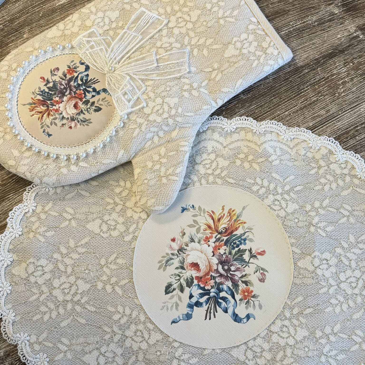 Table Mats - Castle & Co. Décor